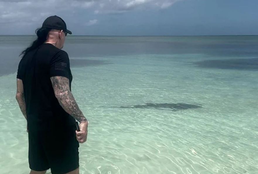 'Deadman' To The Rescue - WWE Legend The Undertaker Protects Wife From ...