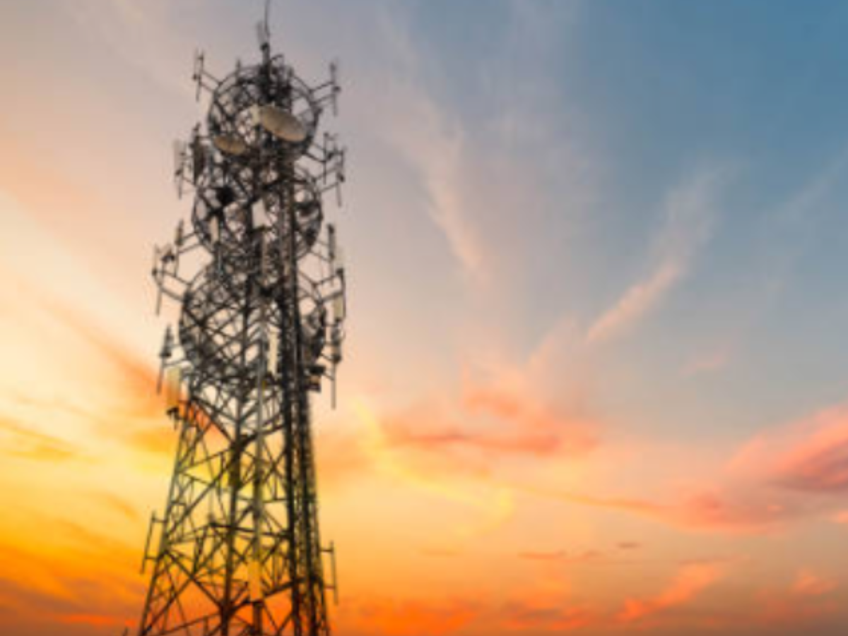 UP Man Climbs Up 100-ft Tower Demanding To Marry The Girl He Wants