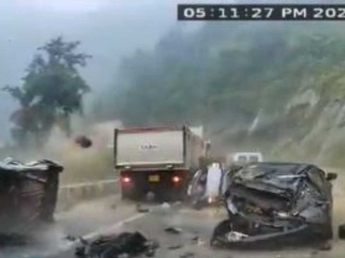 In Horrific Video Of Landslide, Huge Boulder Seen Crushing Cars On ...