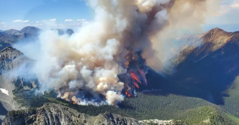 Record Breaking! Nearly 900 Wildfires Burn Across Canada, Of Which 580 Remain Out Of Control