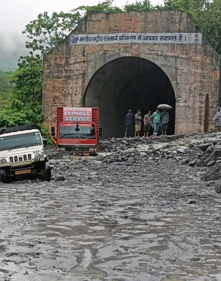 In Horrific Video Of Landslide, Huge Boulder Seen Crushing Cars On ...