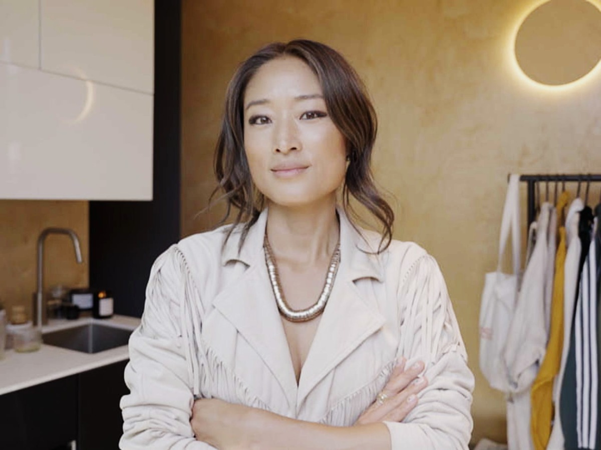 40-YO Woman Happily Pays $1,600/Month To Live in A Tiny Home Smaller Than A Parking Spot