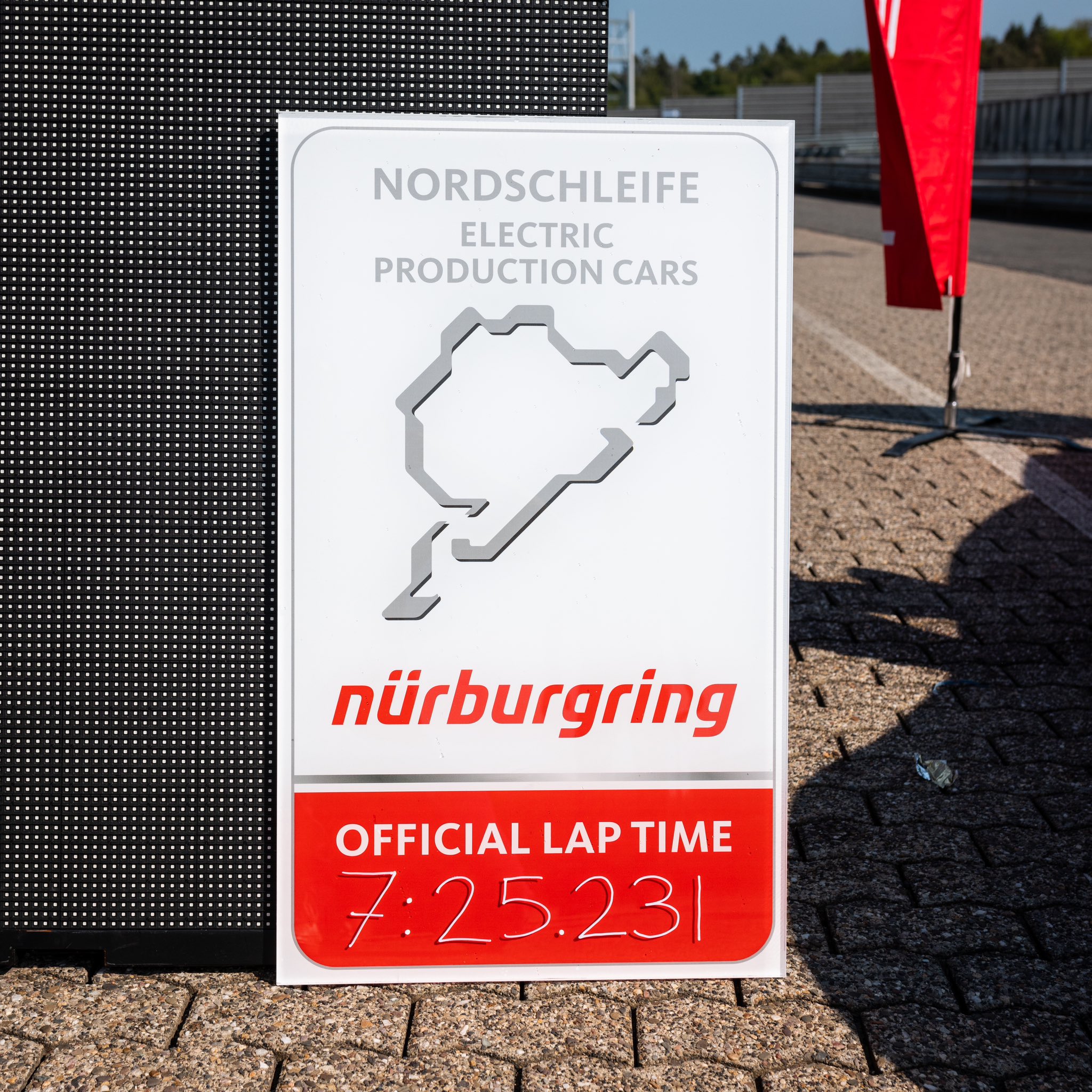 You Can’t Stop It: New Nürburgring EV Lap Record For Tesla’s Model S ...