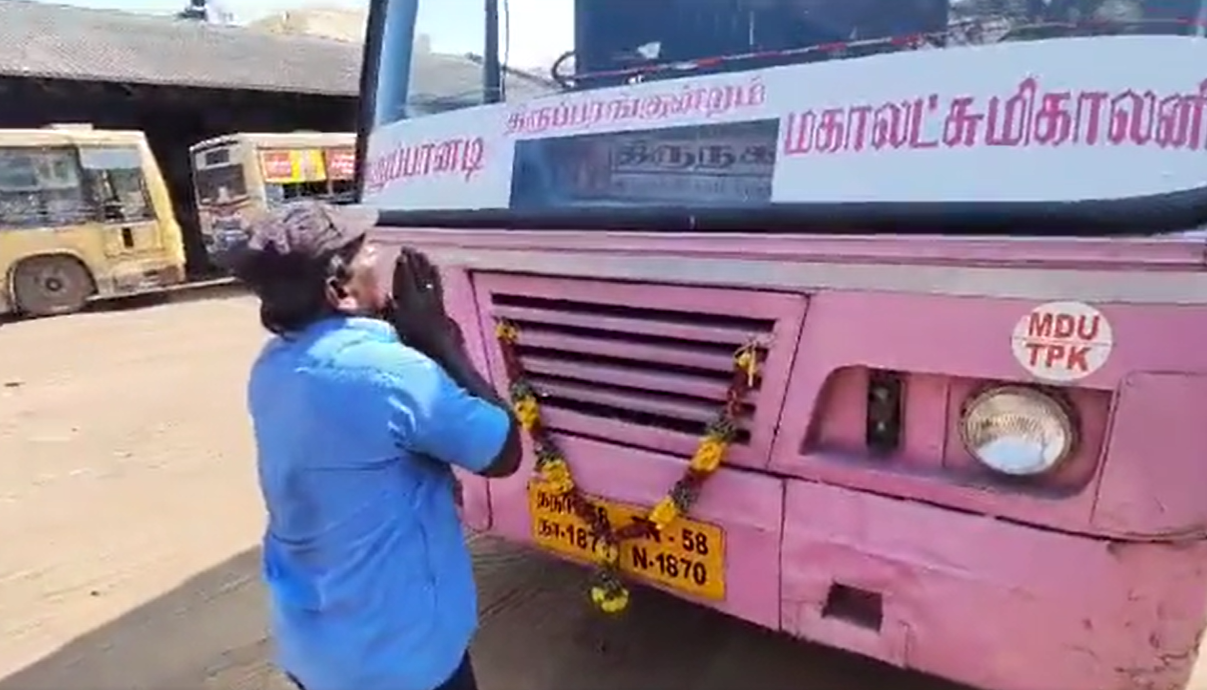 Tamil Nadu Bus Driver Says Goodbye To Bus On Retirement Day
