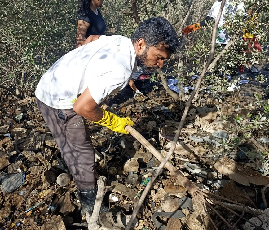 Since 2020, This Man Has Helped To Clean Up Over 250 Tonnes Of Waste ...