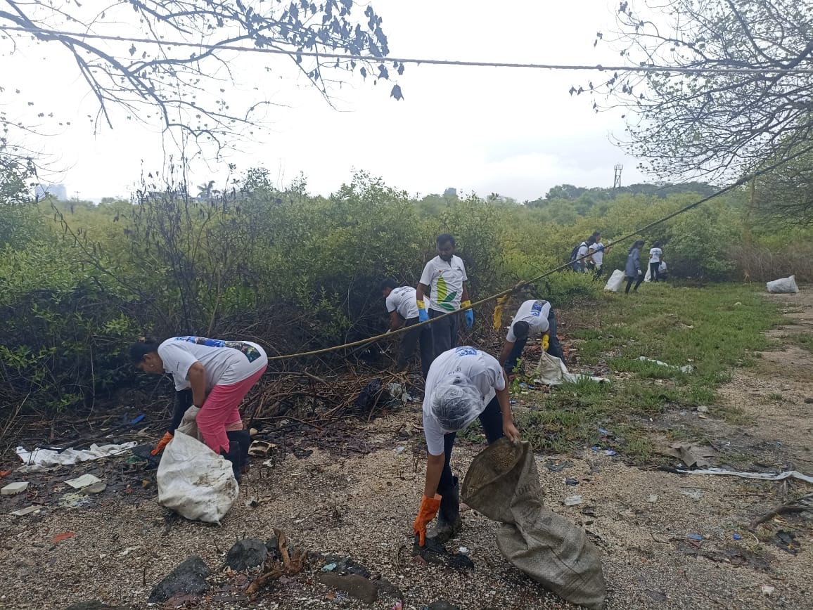Since 2020, This Man Has Helped To Clean Up Over 250 Tonnes Of Waste ...