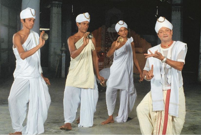 Ojapali : This Folk Dance Of Assam Is Performed Only By Men, But It Is ...