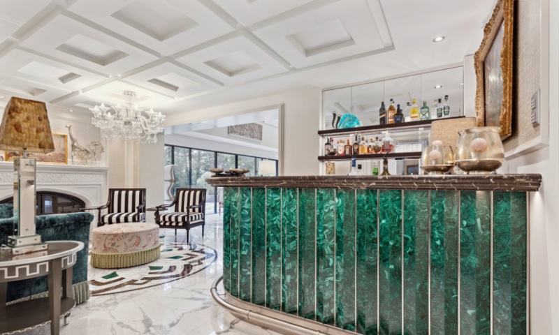 Indian Billionaire's Family Buys Rs 1649 Crore Luxurious House In ...