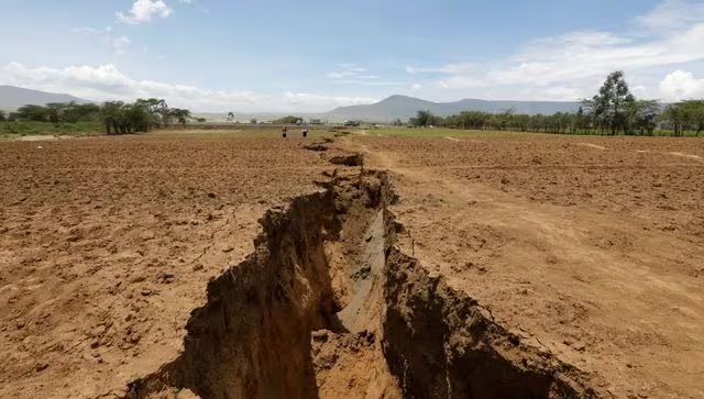 How Africa's Splitting Plates Could Create a New Ocean?