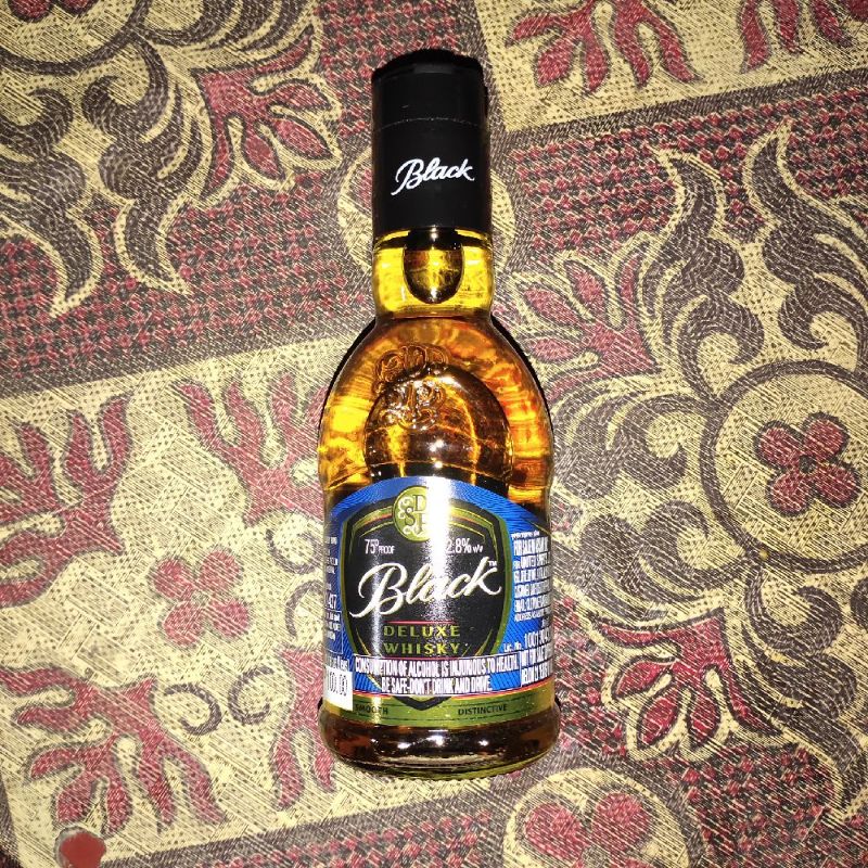 भारत के Best Whisky Brands, जिनकी कीमत 1000 रुपए के अंदर है, इनमें से ...