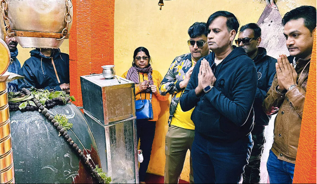 Conman From Gujarat Posing As PMO Functionary Meets Top J&K Officials ...