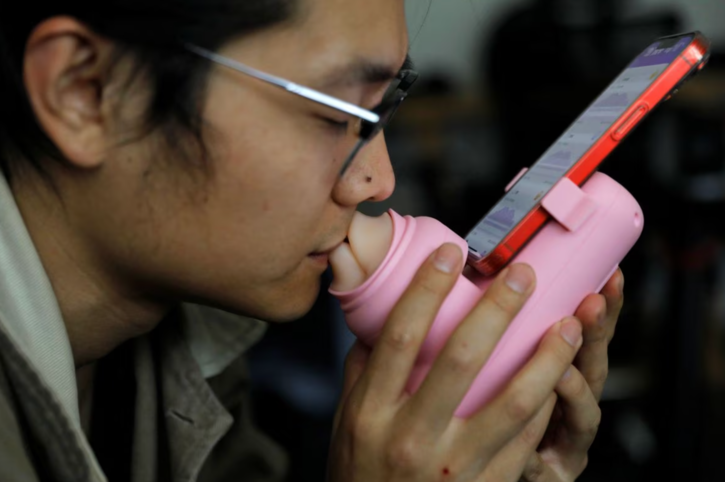Remote Lovers Can Kiss Each Other With This Device That Connects To A Phone