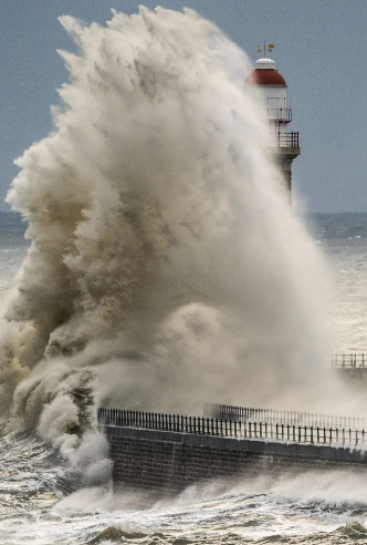 Viral Image: Photographer Captures Face In Waves At Roker Pier, UK