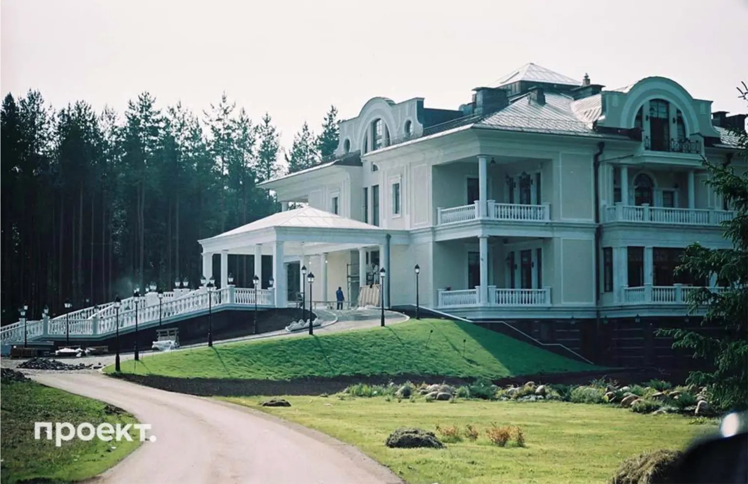 Inside Vladimir Putin And Alina Kabaeva's Alleged 'Luxurious Home'