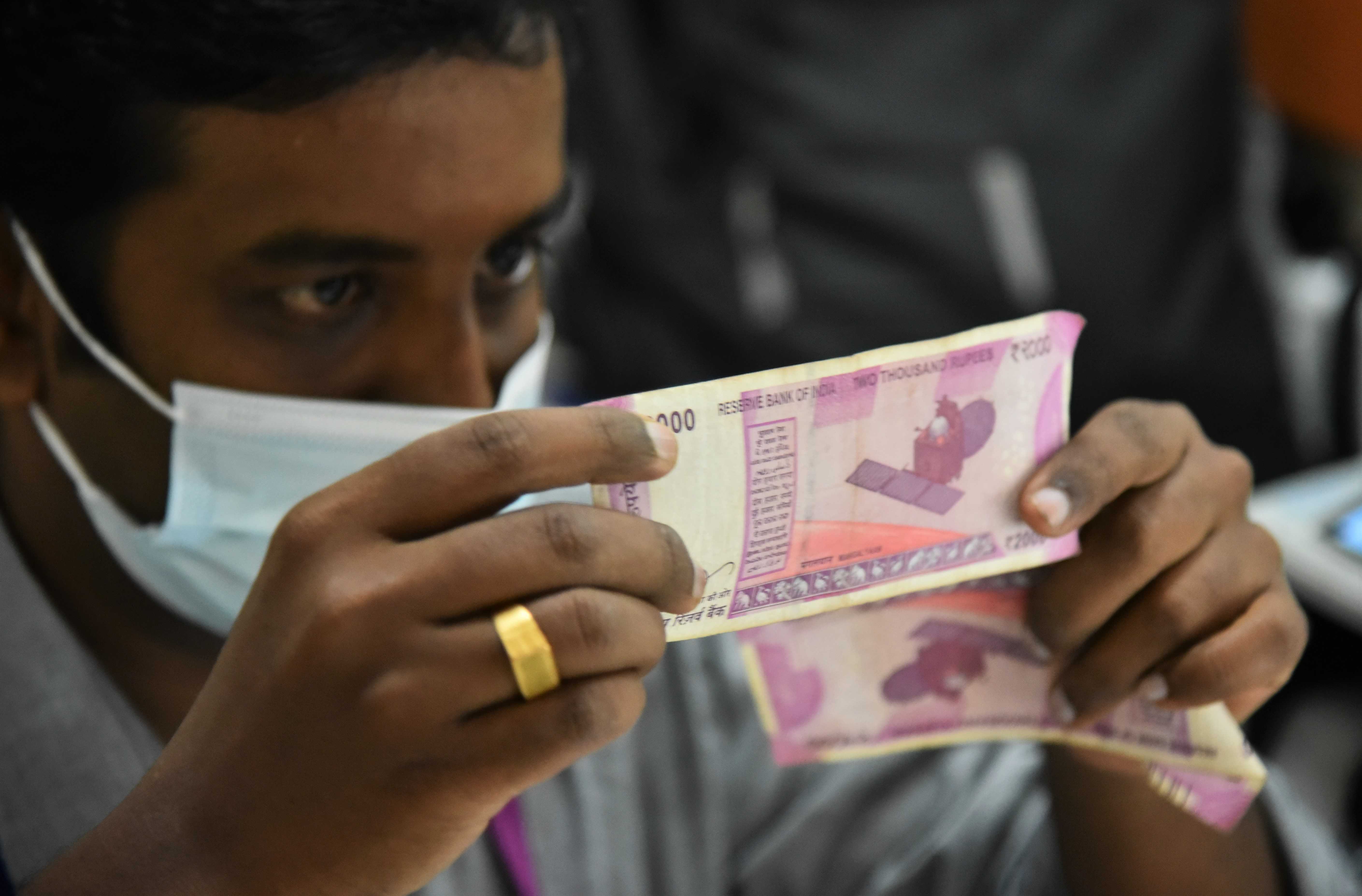 How RBI's Withdrawal Of ₹2,000 Notes Is Different From 2016's ...