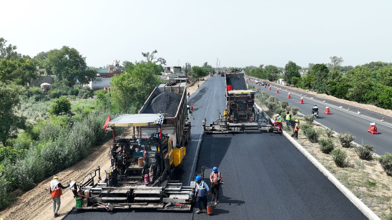 100 Km Road Laid In 100 Hours: India Scripts History With Ghaziabad ...