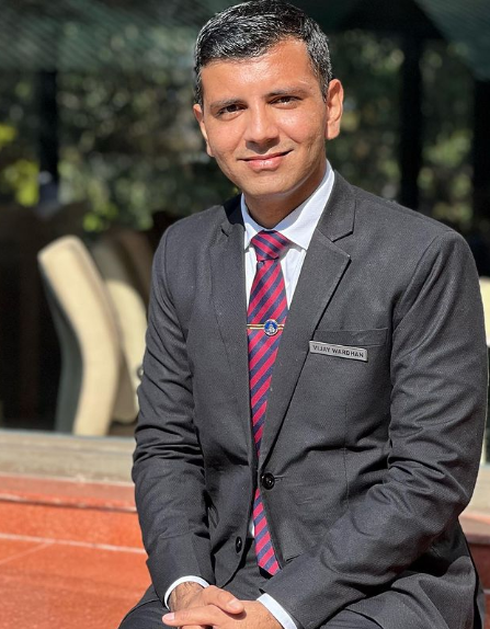 IAS Vijay Wardhan Success Story 35 परिक्षाओं में फ़ेल हुए, हिम्मत नहीं ...