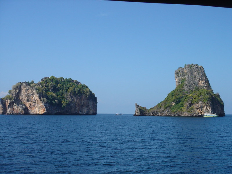 Phi Phi island: Unveiling 4 Enchanting Islands Close To It