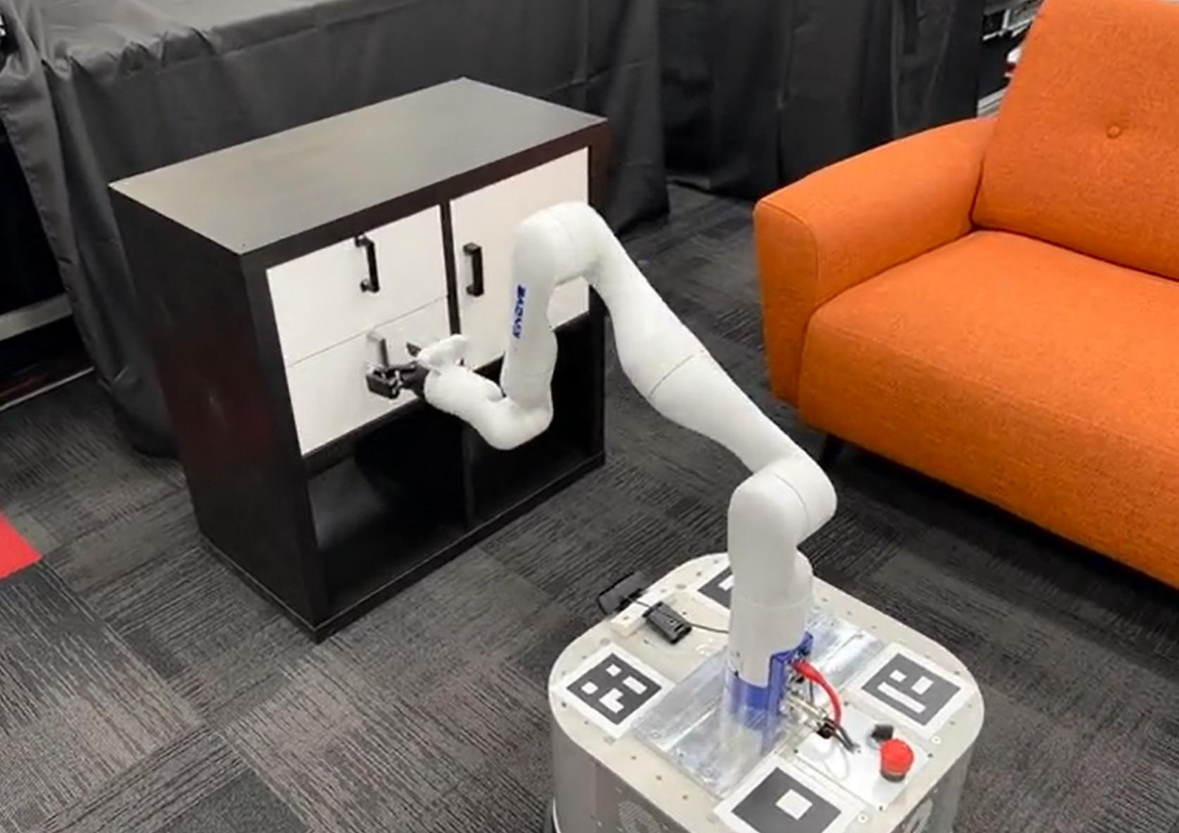 This Robot Can Do Your Laundry And Clean Your Home