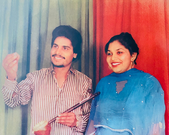 Who was Amar Singh Chamkila Chamkila में दिलजीत दोसांझ जिस गायक का ...