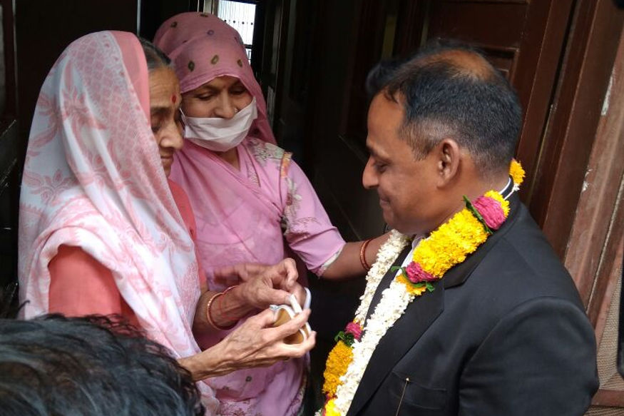 Manoj Bajpayee Sirf Ek Banda Kafi Hai कौन हैं पीसी सोलंकी जिनकी वजह से ...