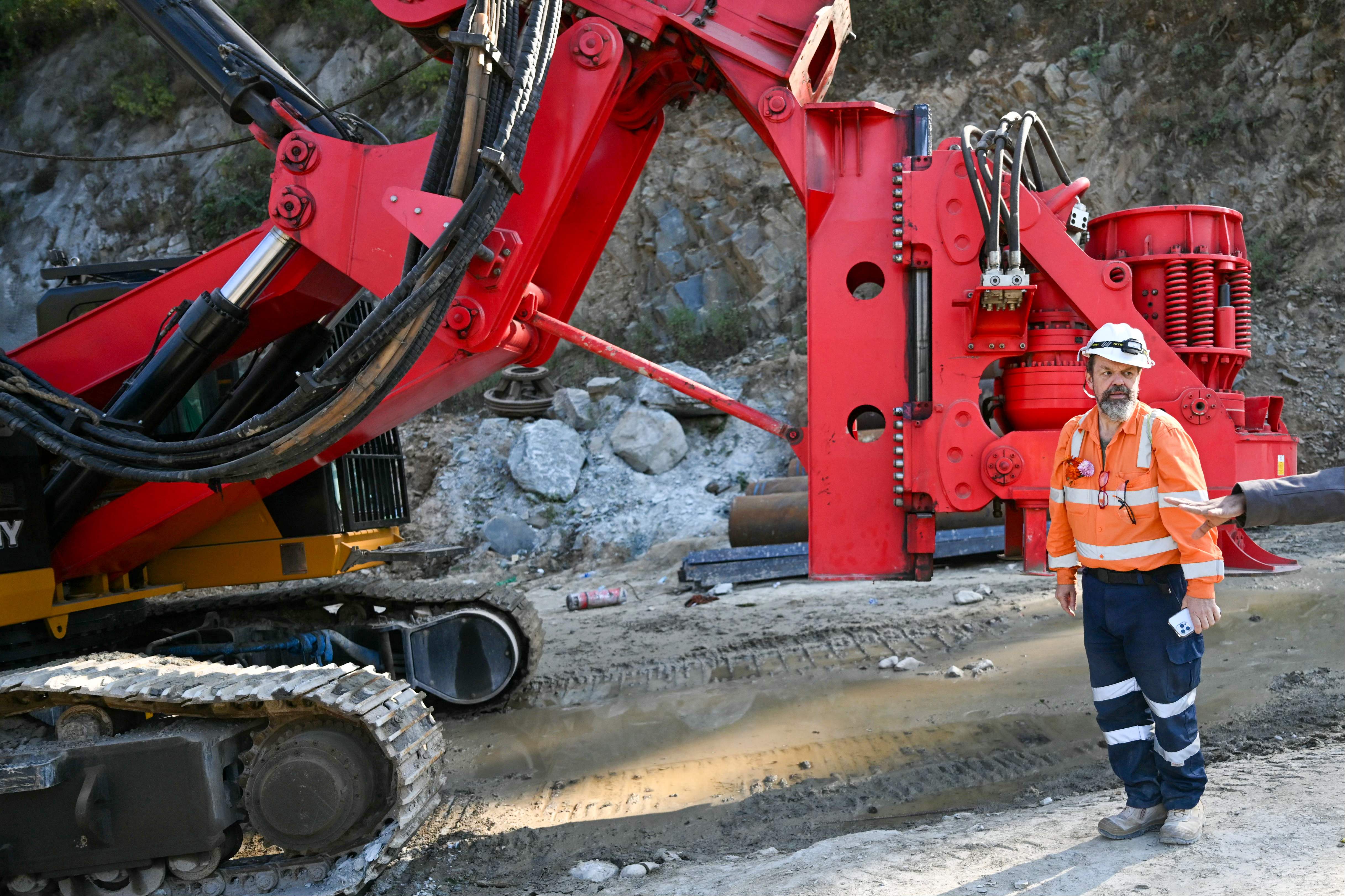 Uttarkashi Tunnel Rescue: As Auger Machine Gets Stuck Again, Rescuers ...