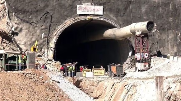 Uttarkashi Tunnel Collapse: Sufficient Water, Oxygen, Light Inside ...