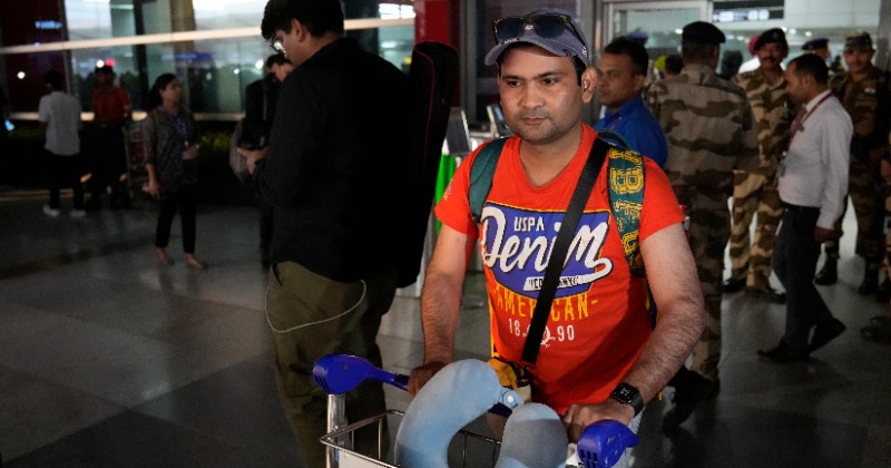 Operation Ajay: First Flight Carrying 212 Indians From Israel Lands In ...