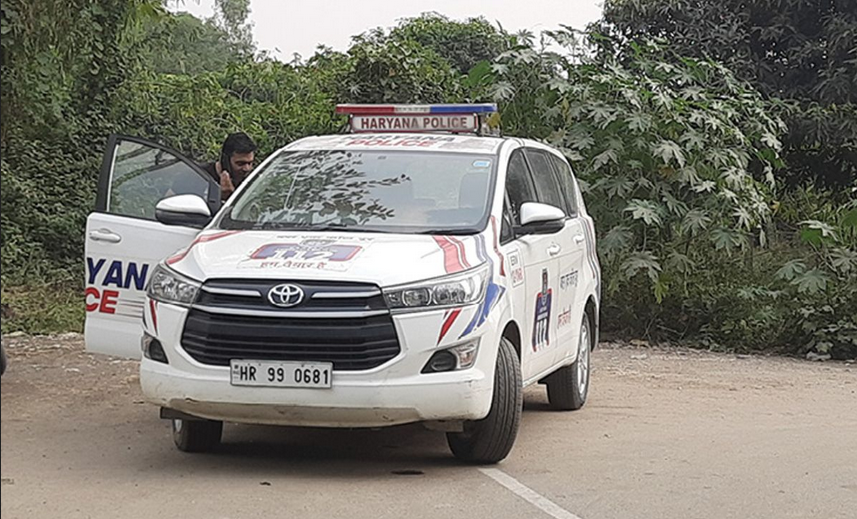 जिस गाड़ी में थाने ले जा रही थी पुलिस, उसी डायल-112 को फिल्मी स्टाइल ...