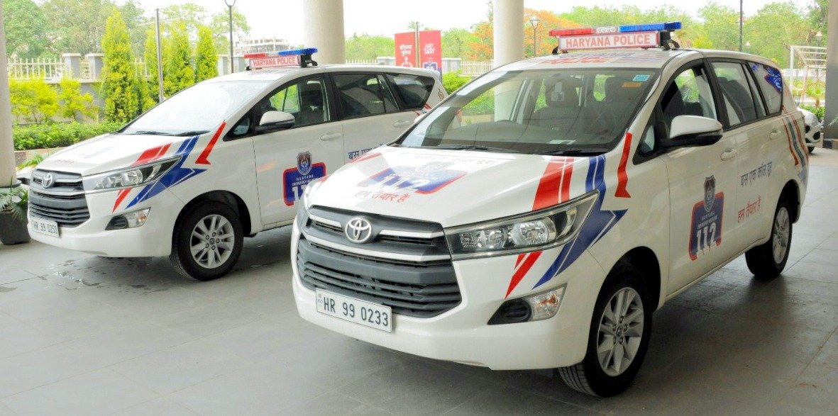 जिस गाड़ी में थाने ले जा रही थी पुलिस, उसी डायल-112 को फिल्मी स्टाइल ...