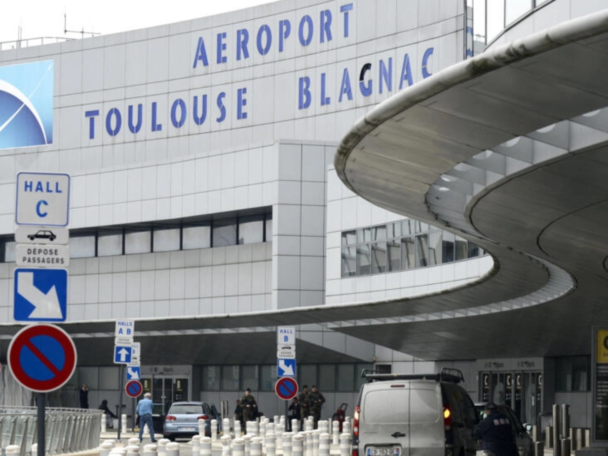 6 Airports In France Evacuated After Threats Of 'Terror Attack'