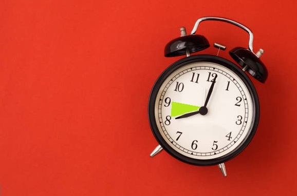 Millionaire Shares 'One Hour Savings Rule' That Can Help You Become Rich