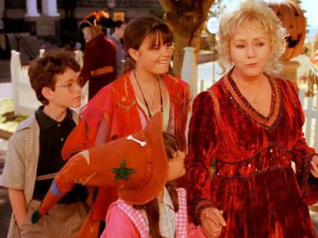 Halloween Movie Streaming Recommendations For Peak '90s Nostalgia