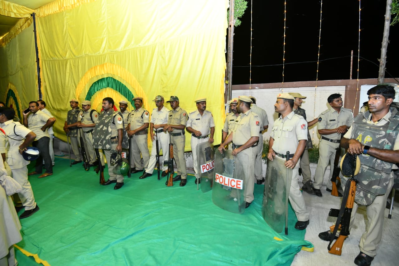 In A Midnight Crackdown, Former Andhra CM Chandrababu Naidu Arrested In Corruption Case