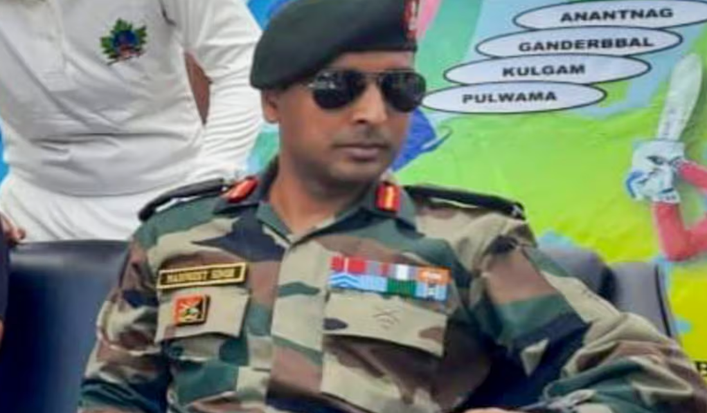 Anantnag Attack Shaheed Major Ashish 'शहीद अमर रहे' के नारे लगाते पूरे ...