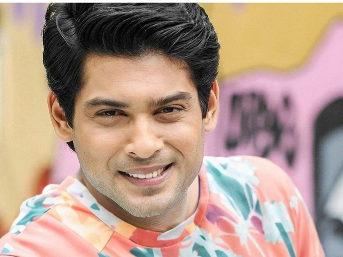 Fans Share Heartwarming Videos Of Siddharth Shukla, Pay Tribute On His ...