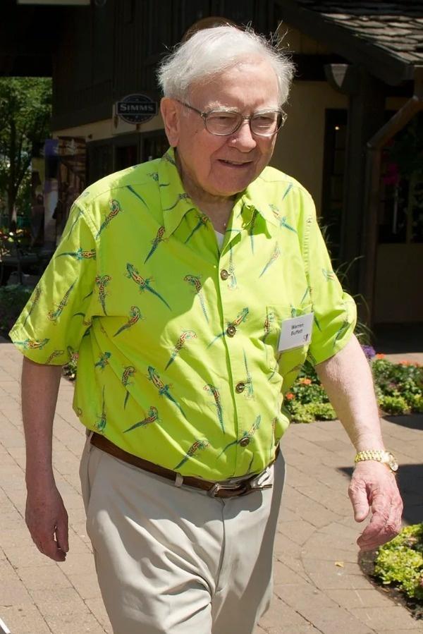 Why Warren Buffett Has Been Working On The Same Salary Since Four Decades