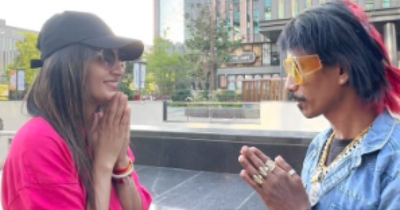 We Didn't Expect Nagpur's Dolly Chaiwala To Meet Delhi's Vada Pav Girl ... We Didn't Expect Nagpur's Dolly Chaiwala To Meet Delhi's Vada Pav Girl ...