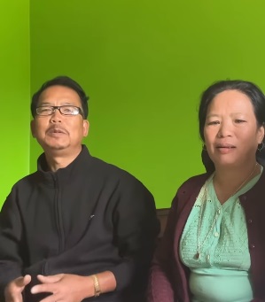 Delhi Youtuber's Heartfelt Journey By Taking Her Parents On Flight For ...