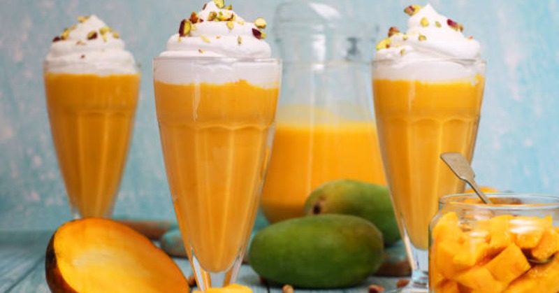 mango milkshake for summer: घर पर इन 4 Easy Steps की मदद से बनाएं गाढ़ा ...