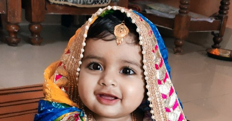 चाहते हैं आपकी लाडो में हो Radha Rani जैसे गुण, तो रख दें ये Hindu Baby ...