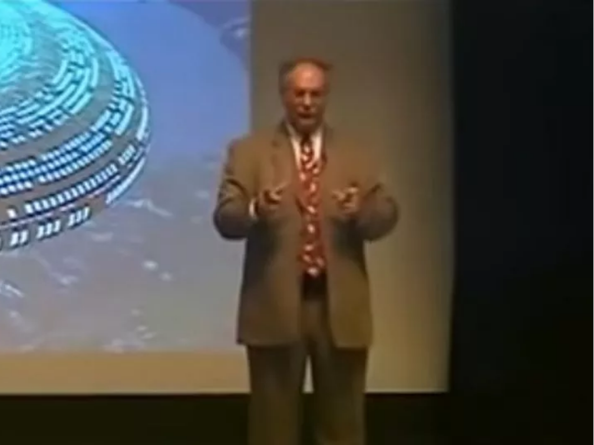 Former US Army Man Met Two Blue Aliens