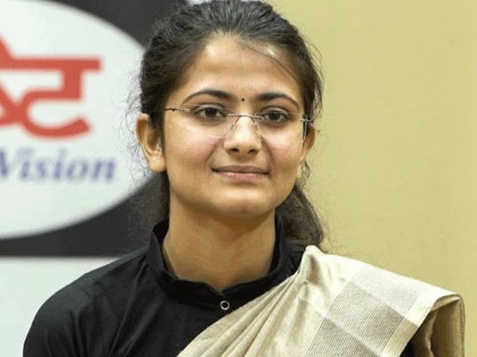 Upsc Cse Success 22 Yo Ias Divya Tanwar Cracked Cse Twice Without Coaching 