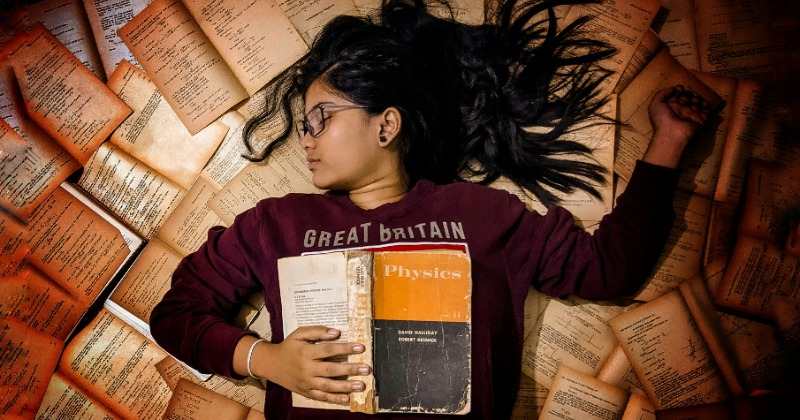 10 Tips To Set a Good College Sleep Schedule