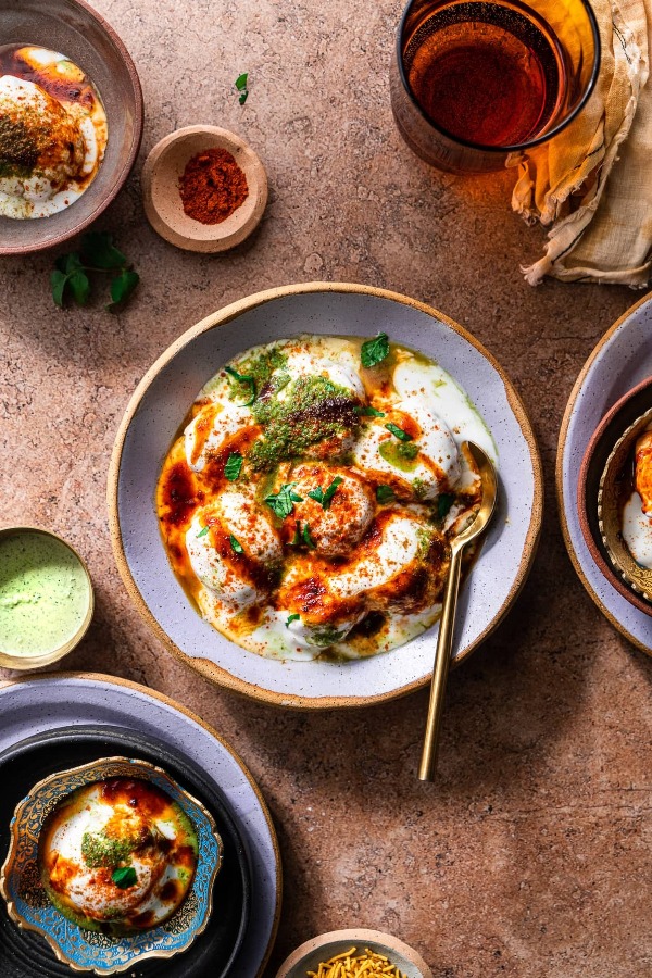 Lara Dutta in Bell Bottom Trailer | Bell Bottom के इस ट्रेलर में लारा ...