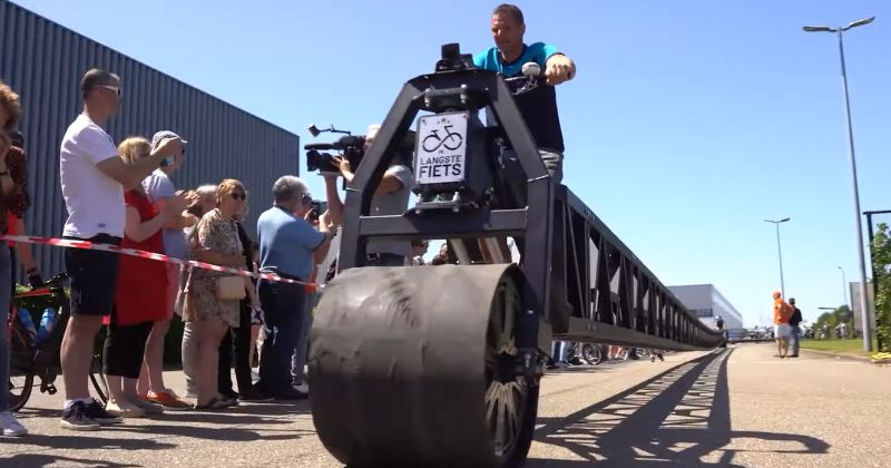 The Netherlands group constructs World's Longest Bicycle, sets world record