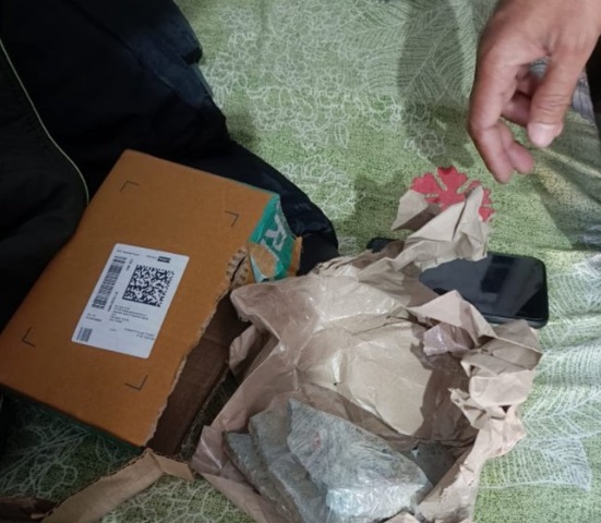 The Flipkart Apologizes After A Customer Finds Stones Inside His Rs ...