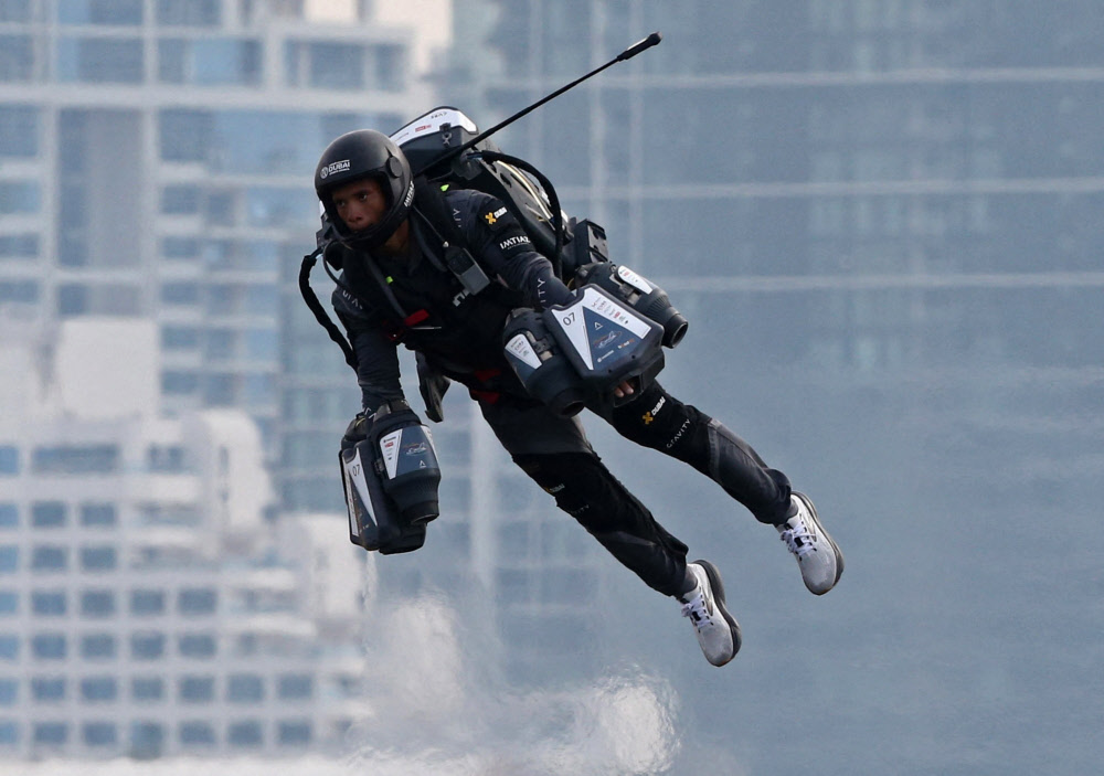 Iron Man-Inspired Pilots Engage In Jet Suit Race Amid Dubai's Iconic ...
