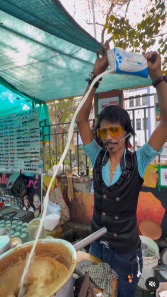 Meet Dolly Chaiwala, The Tea-seller Who Served Chai To Bill Gates & Has ...