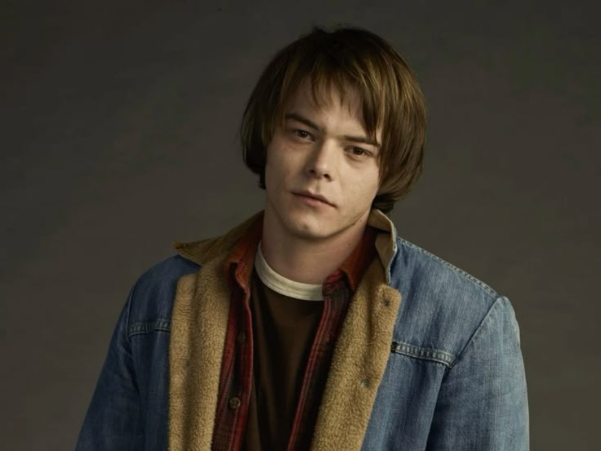 Did Stranger Things just mark Jonathan for death? Fans think the ring ...